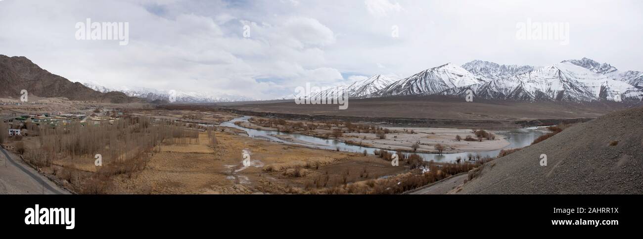 Rivers in ladakh india asia hi-res stock photography and images - Alamy