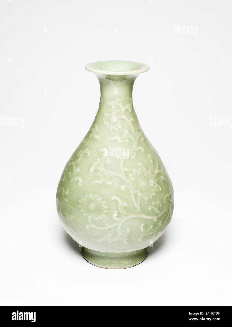 Pear shaped porcelain vase hi-res stock photography and images - Alamy