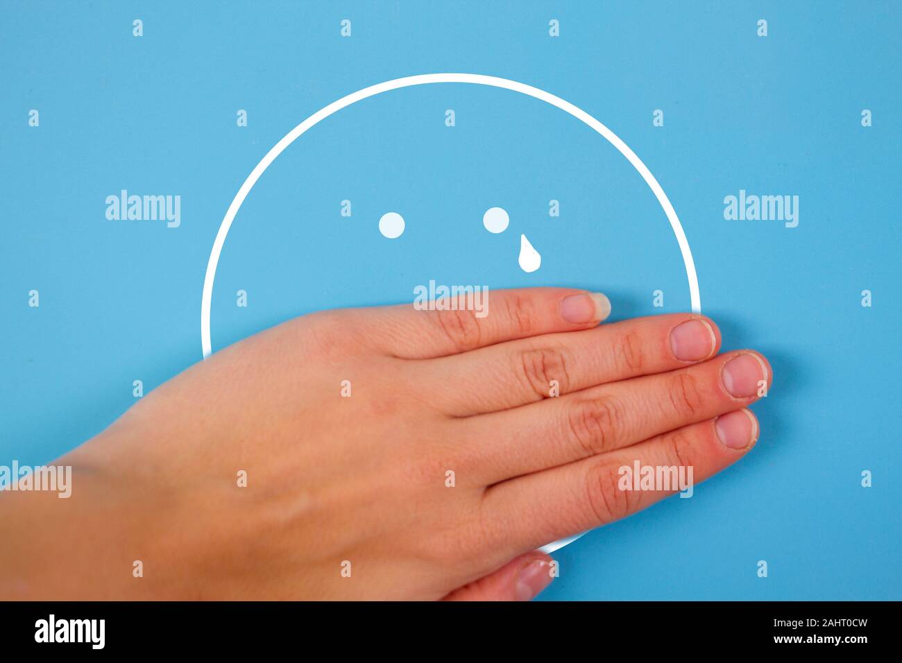 Shut up concept. Hand close mouth of a smiley Stock Photo - Alamy