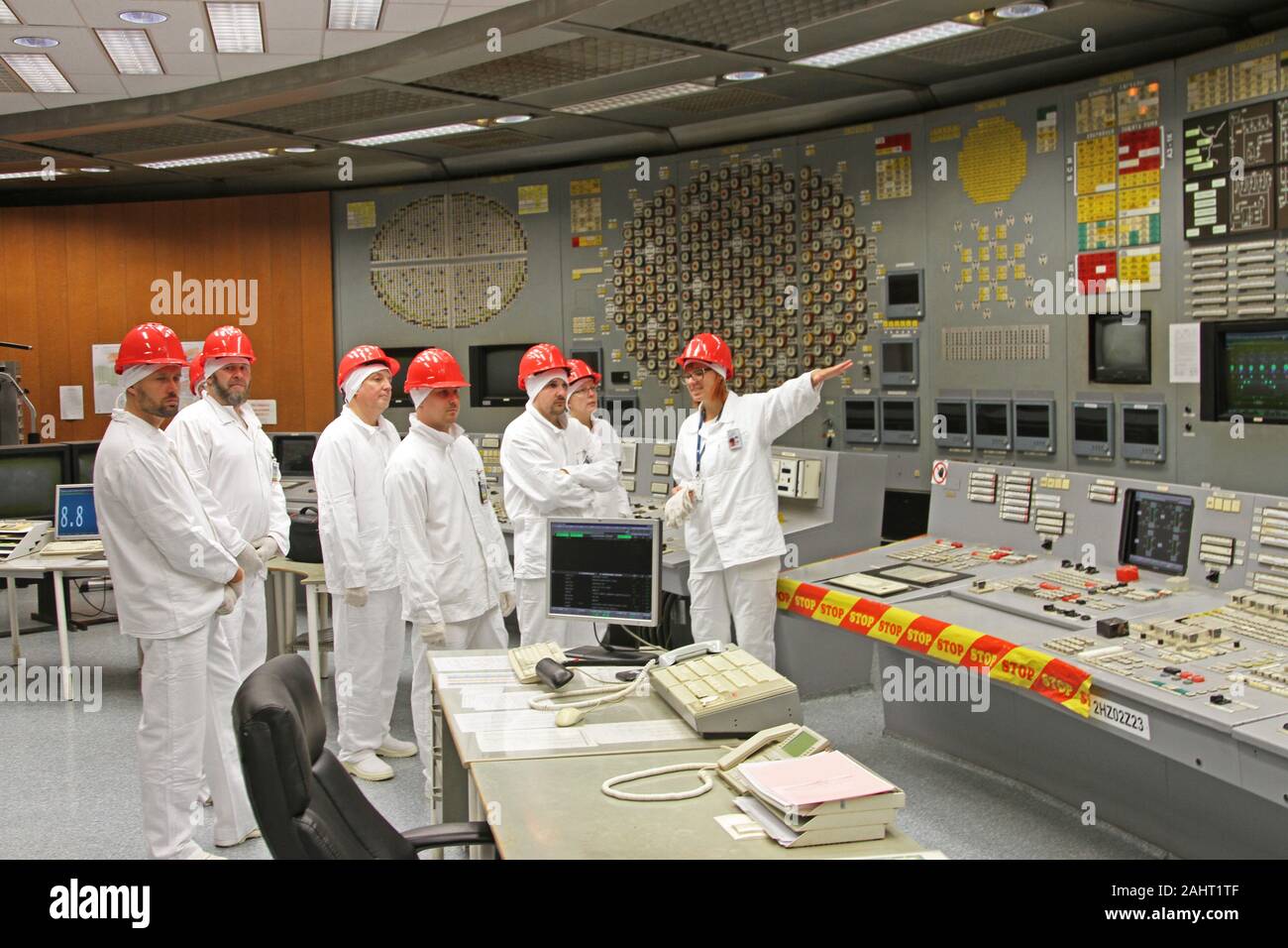 Ignalina, Lithuania. 07th Nov, 2019. A group of visitors listens to the ...