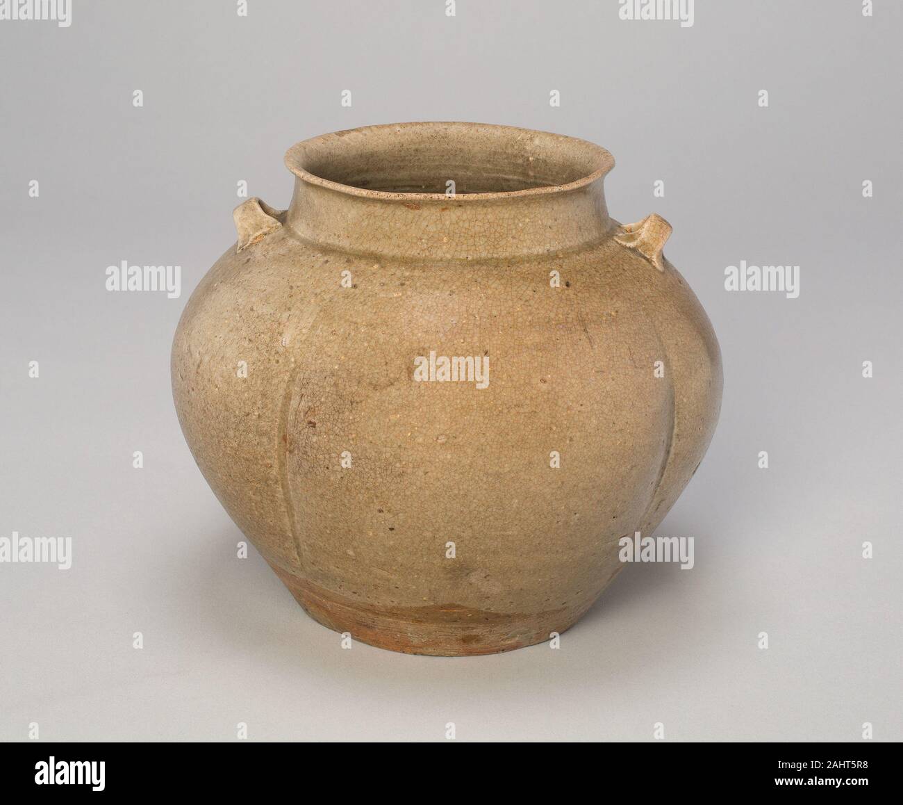 Stoneware yue ware hi-res stock photography and images - Alamy