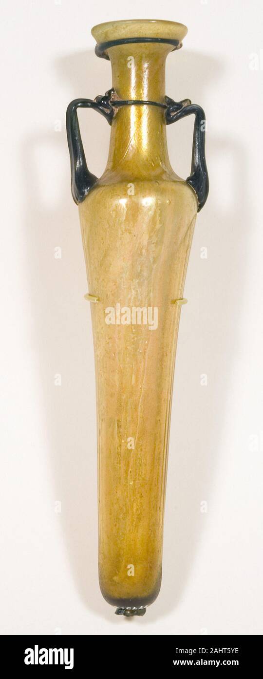 Double handled vessels hi-res stock photography and images - Alamy
