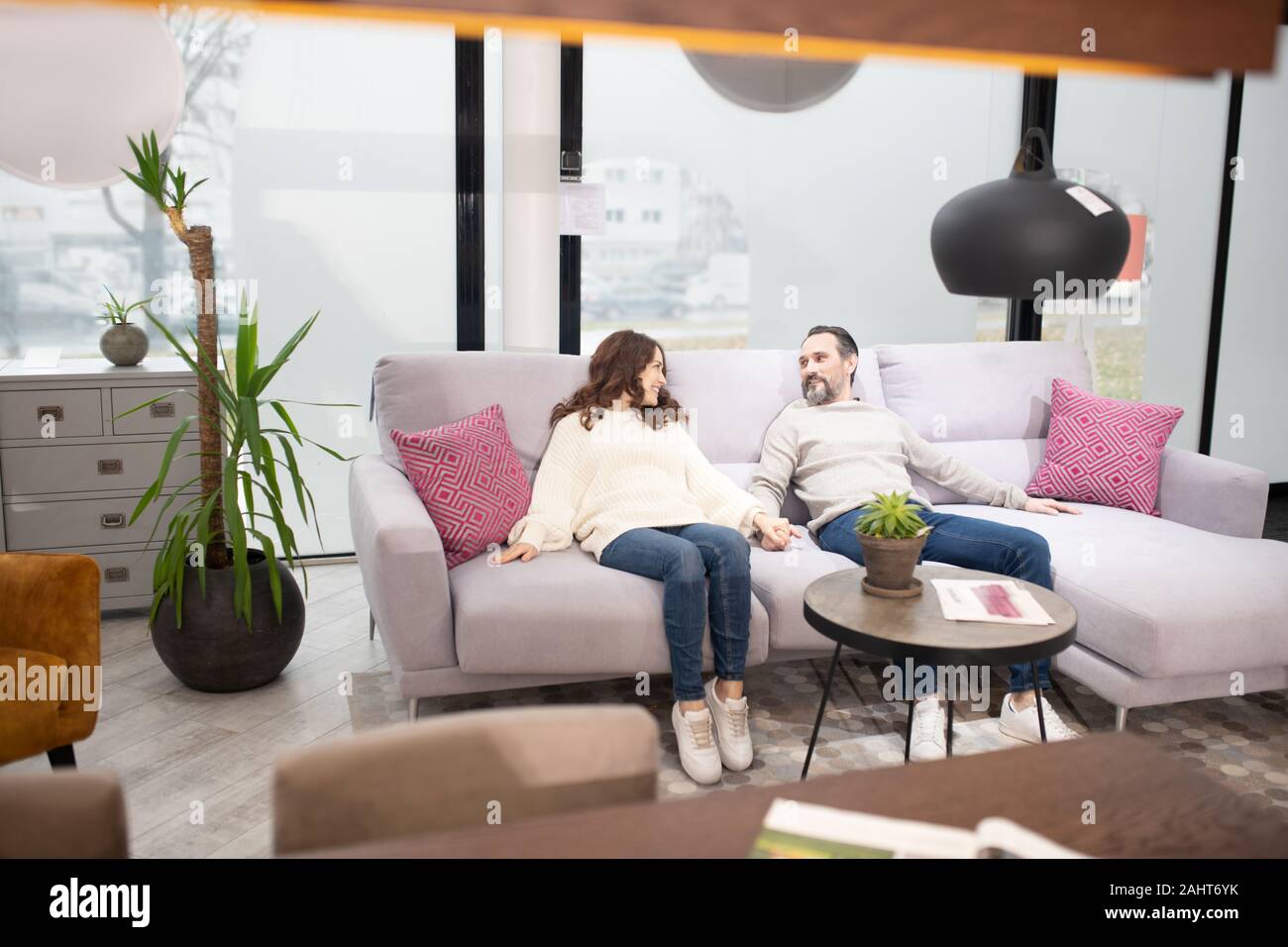 Two people talking sofa man woman hi-res stock photography and images ...