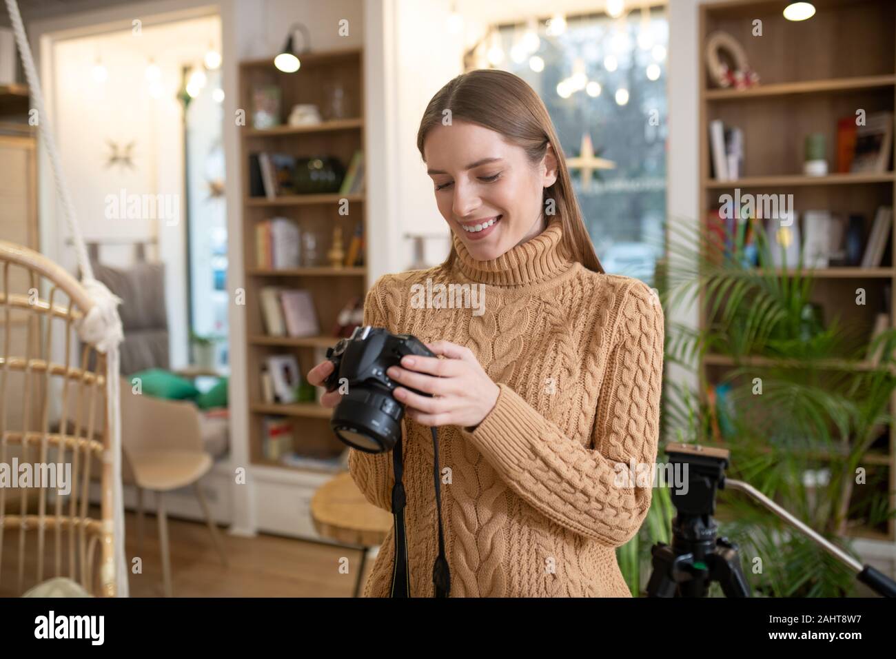 Photographer looking at the pictures on her camera screen Stock Photo ...