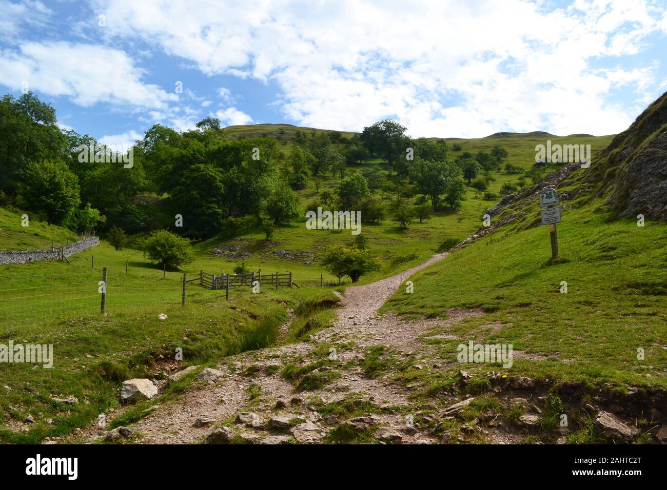 Dovedale, Peak District, Derbyshire, England, UK Stock Photo - Alamy