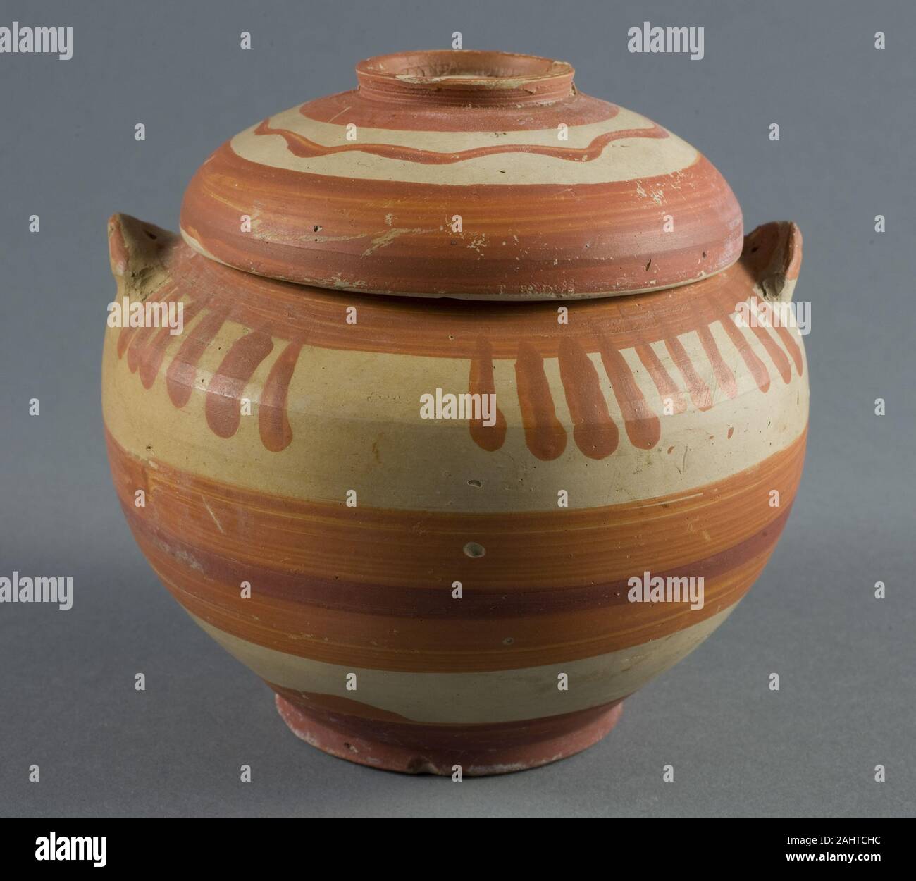 Terracotta pyxis hi-res stock photography and images - Alamy