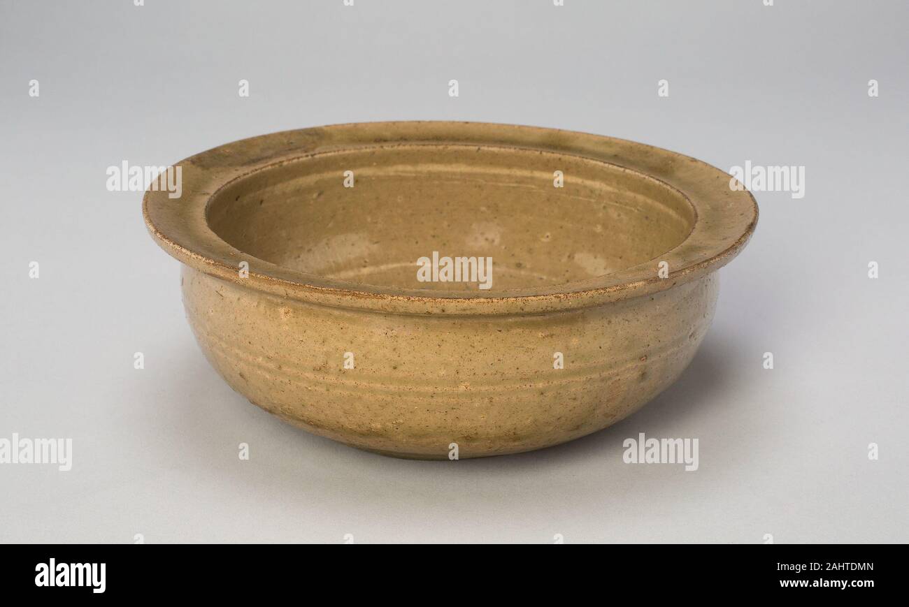 Stoneware yue ware hi-res stock photography and images - Alamy
