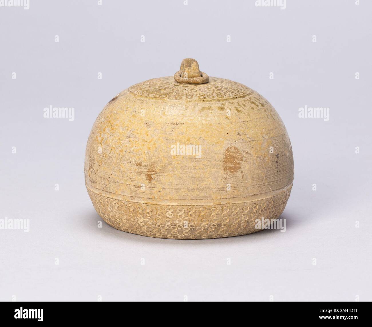 Glazed buff stoneware hi-res stock photography and images - Alamy