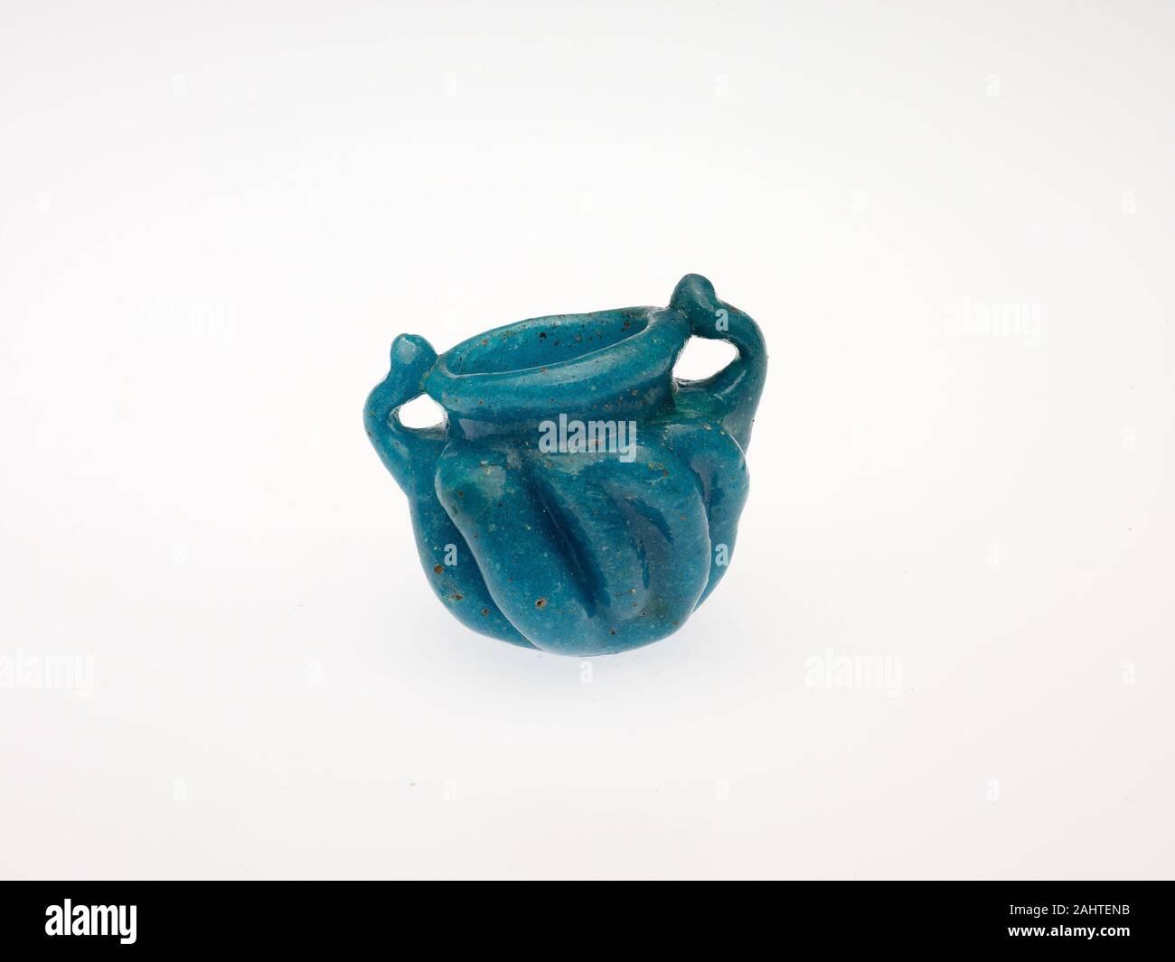 Bone ivory containers hi-res stock photography and images - Alamy