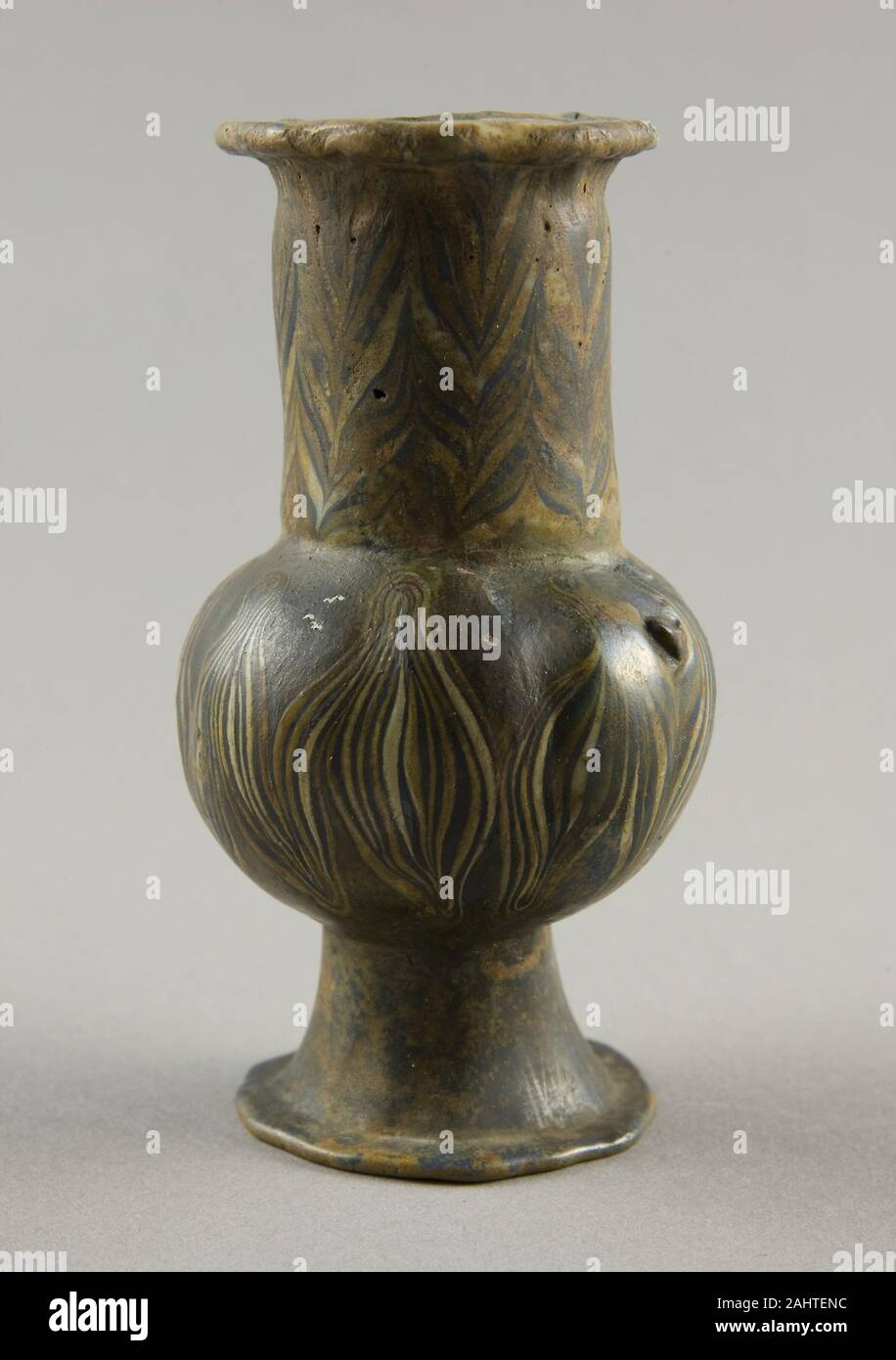 Egyptian vase hi-res stock photography and images - Alamy