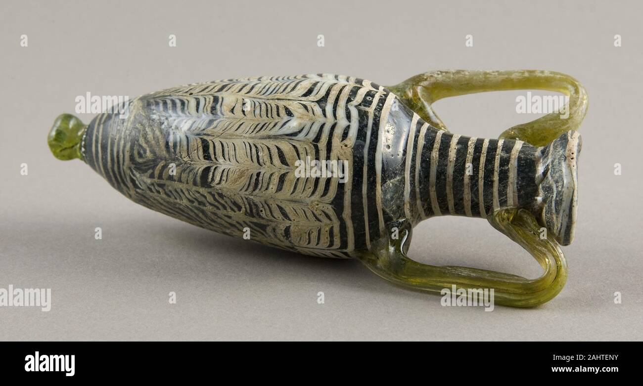 Glass core formed technique hi-res stock photography and images - Alamy