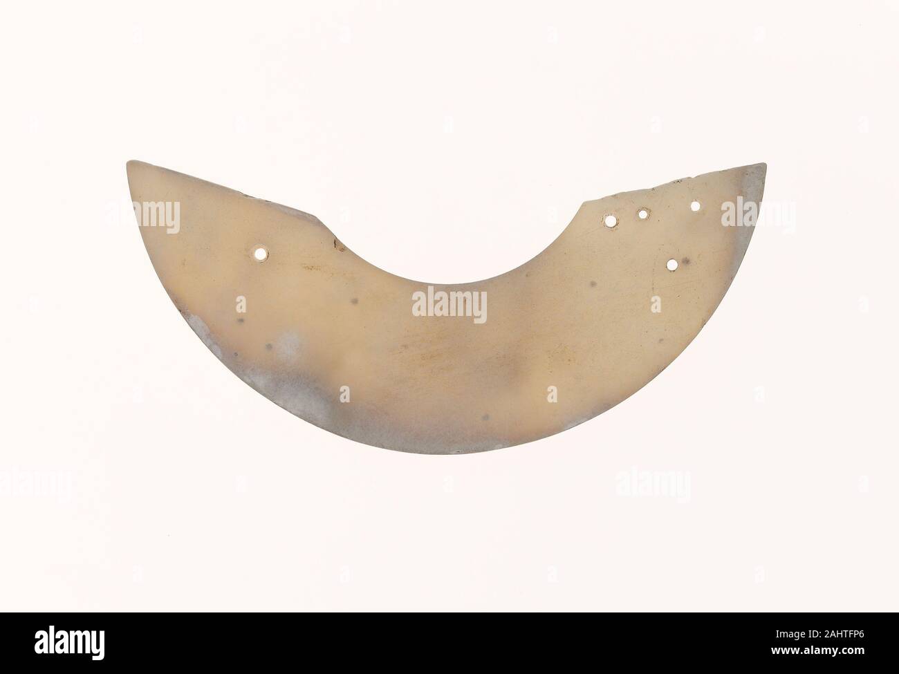 Curved Pendant. 1600 BC–1046 BC. China. Jade Stock Photo - Alamy