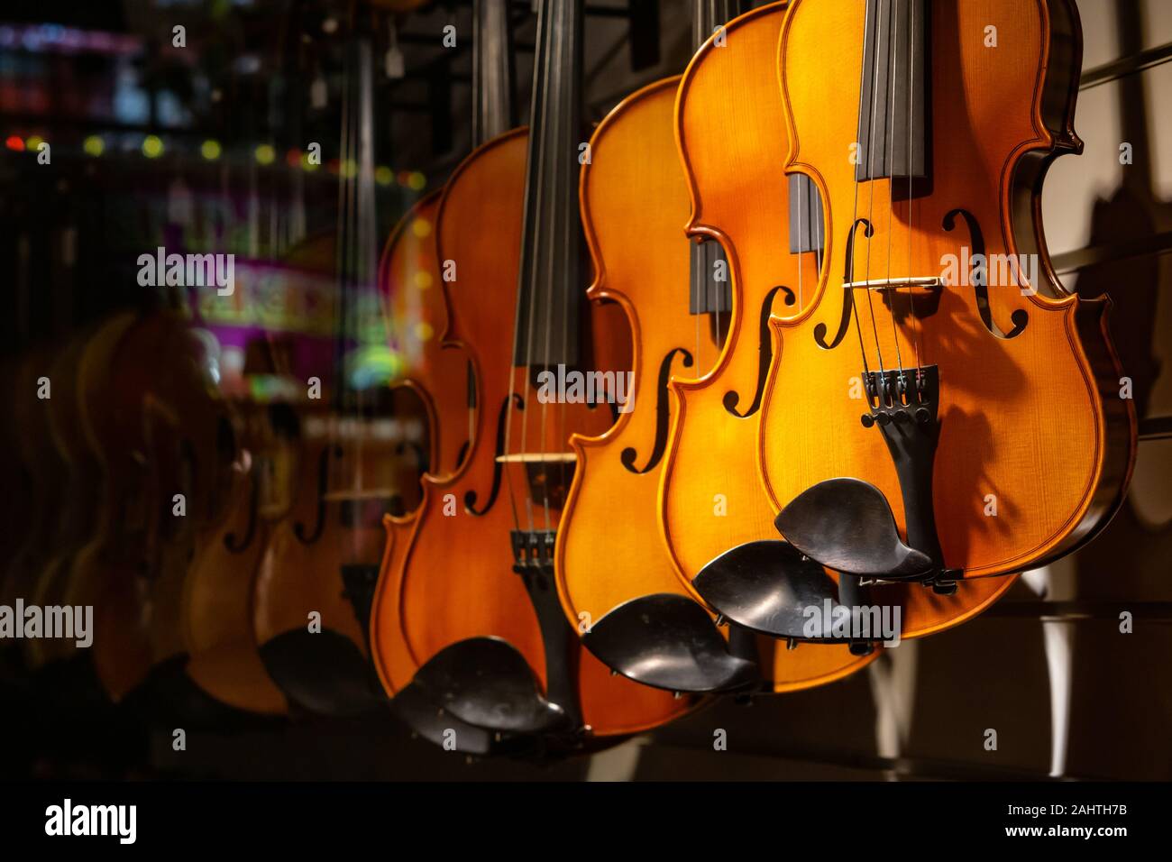 With hanging violins hi-res stock photography and images - Alamy