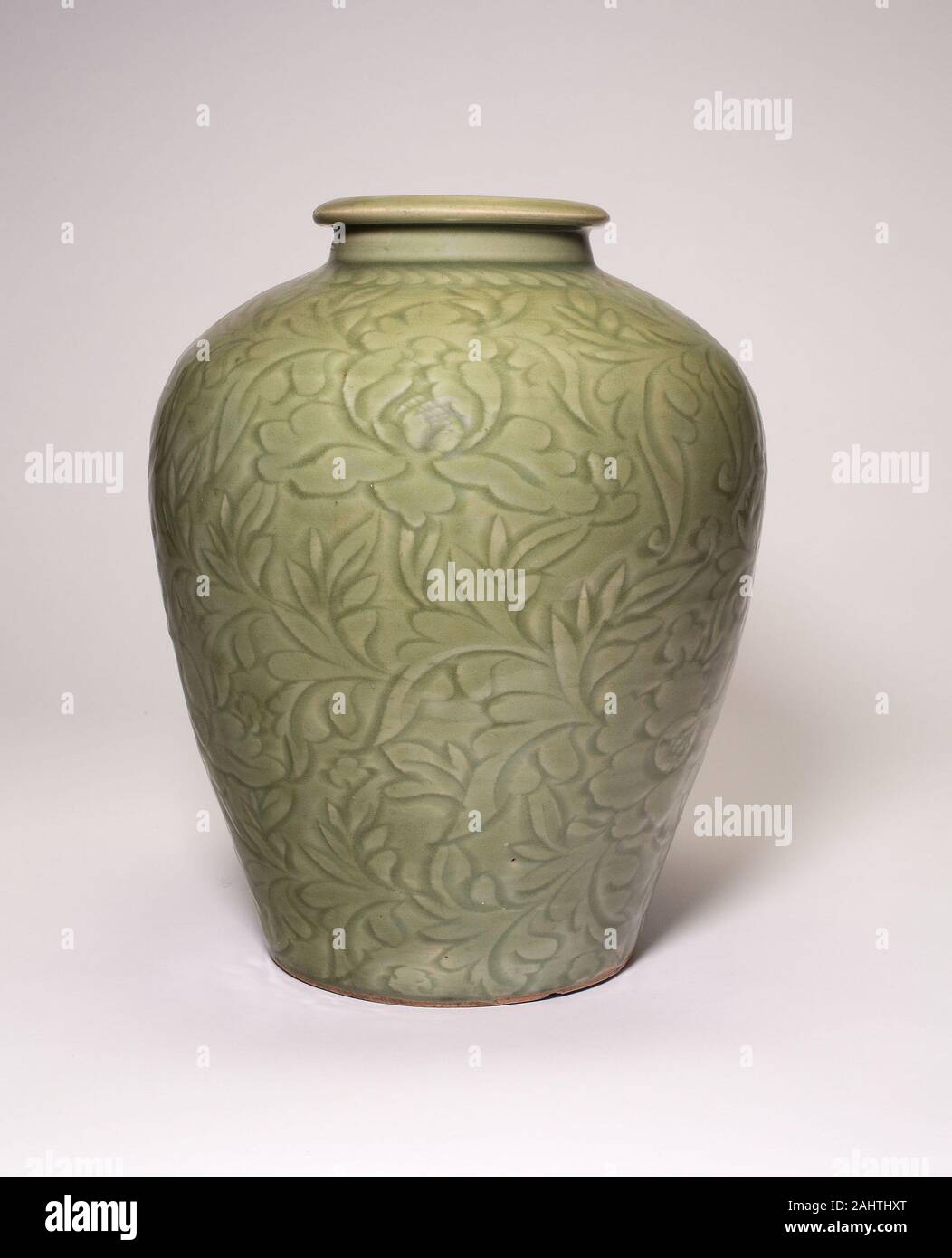 Longquan ware hi-res stock photography and images - Alamy