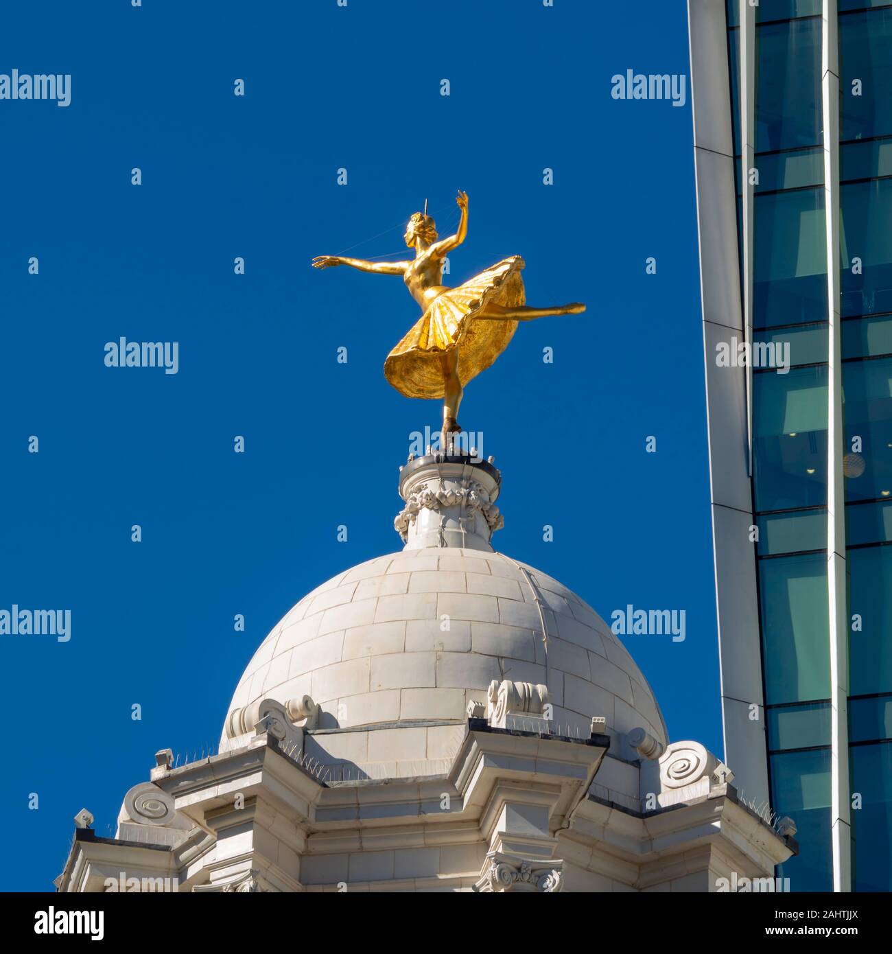 LONDON, UK - SEPTEMBER 27, 2018: The gilded statue of ballerina Anna Pavlova on top of Victoria ...