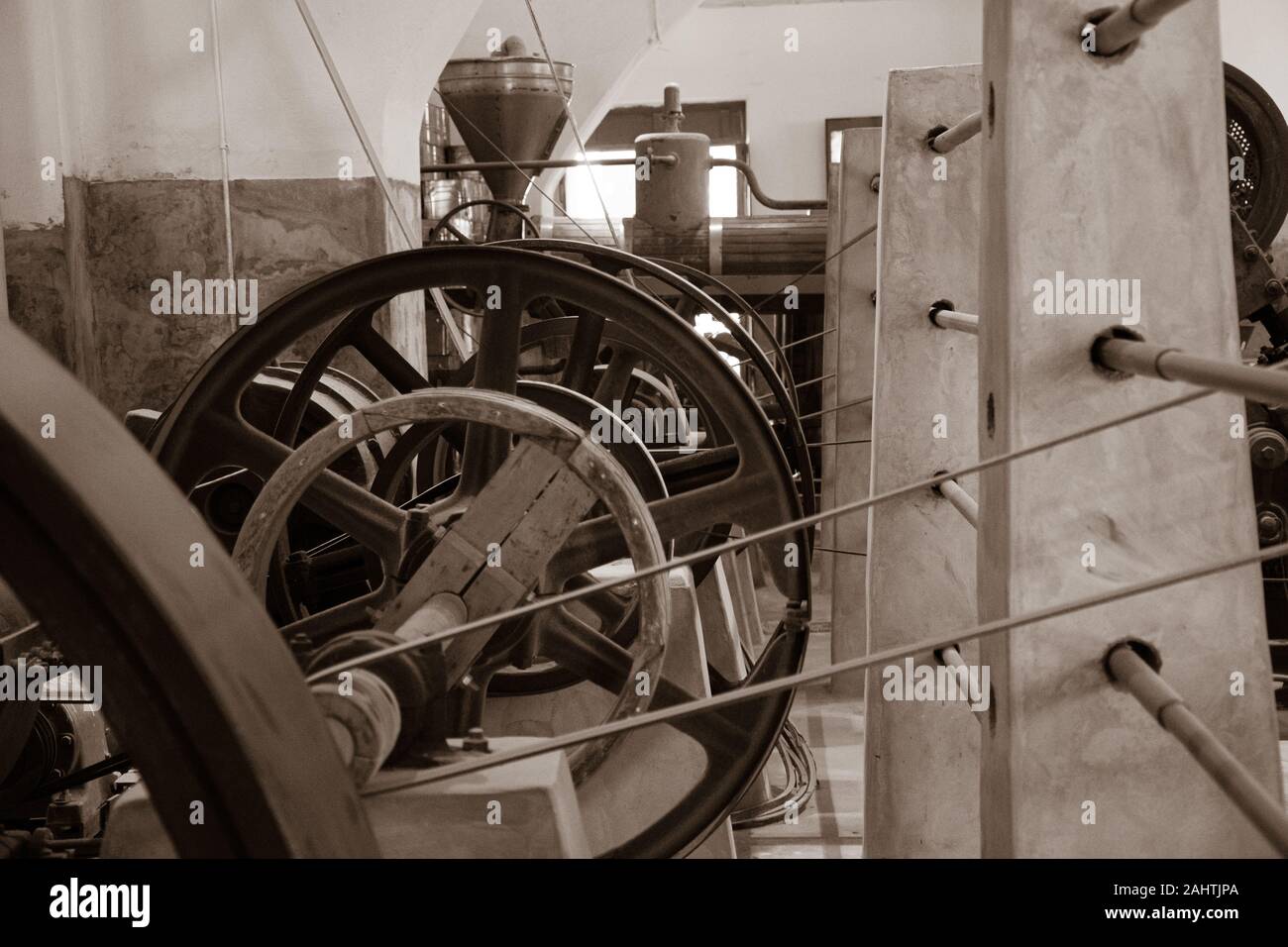 Flywheels hi-res stock photography and images - Alamy