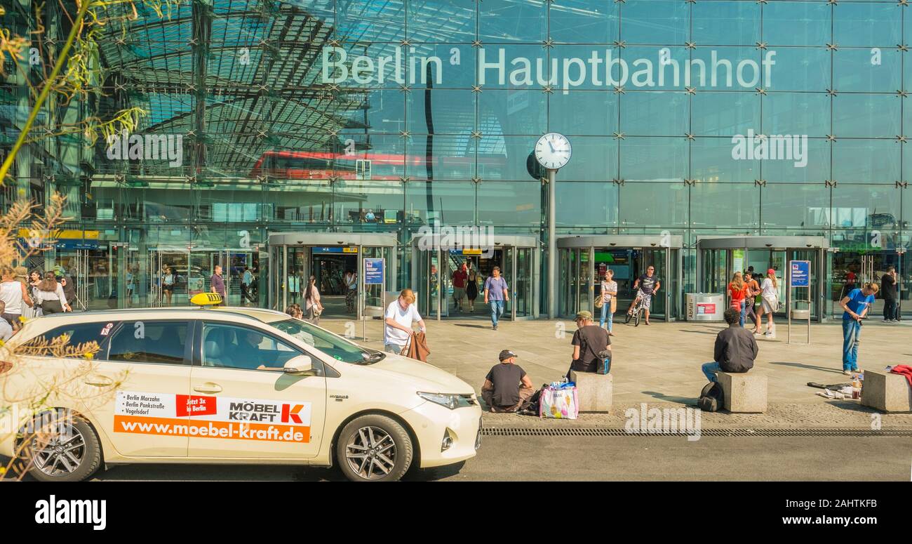 Central station outside berlin hi-res stock photography and images - Alamy