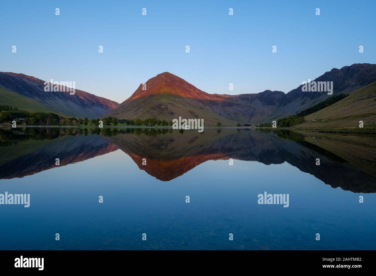 Fleetwith Pike & Hay Stacks reflected in Buttermere, Lake District ...