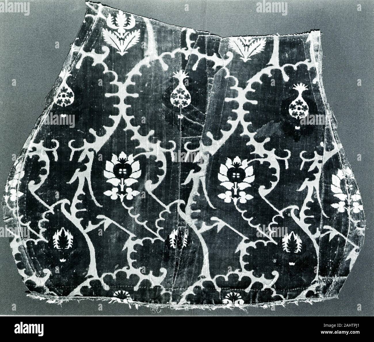 Supplementary three color pile warps forming cut voided velvet hi-res ...