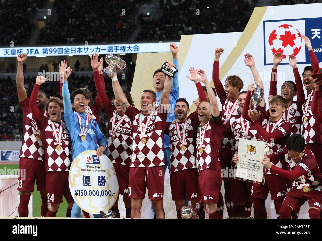 Tokyo, Japan. 1st Jan, 2020. Vissel Kobe football team members raise ...