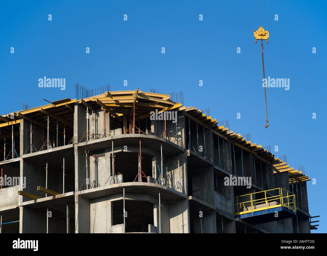 Hydraulic luffing jib tower cranes and workers being poured concrete ...