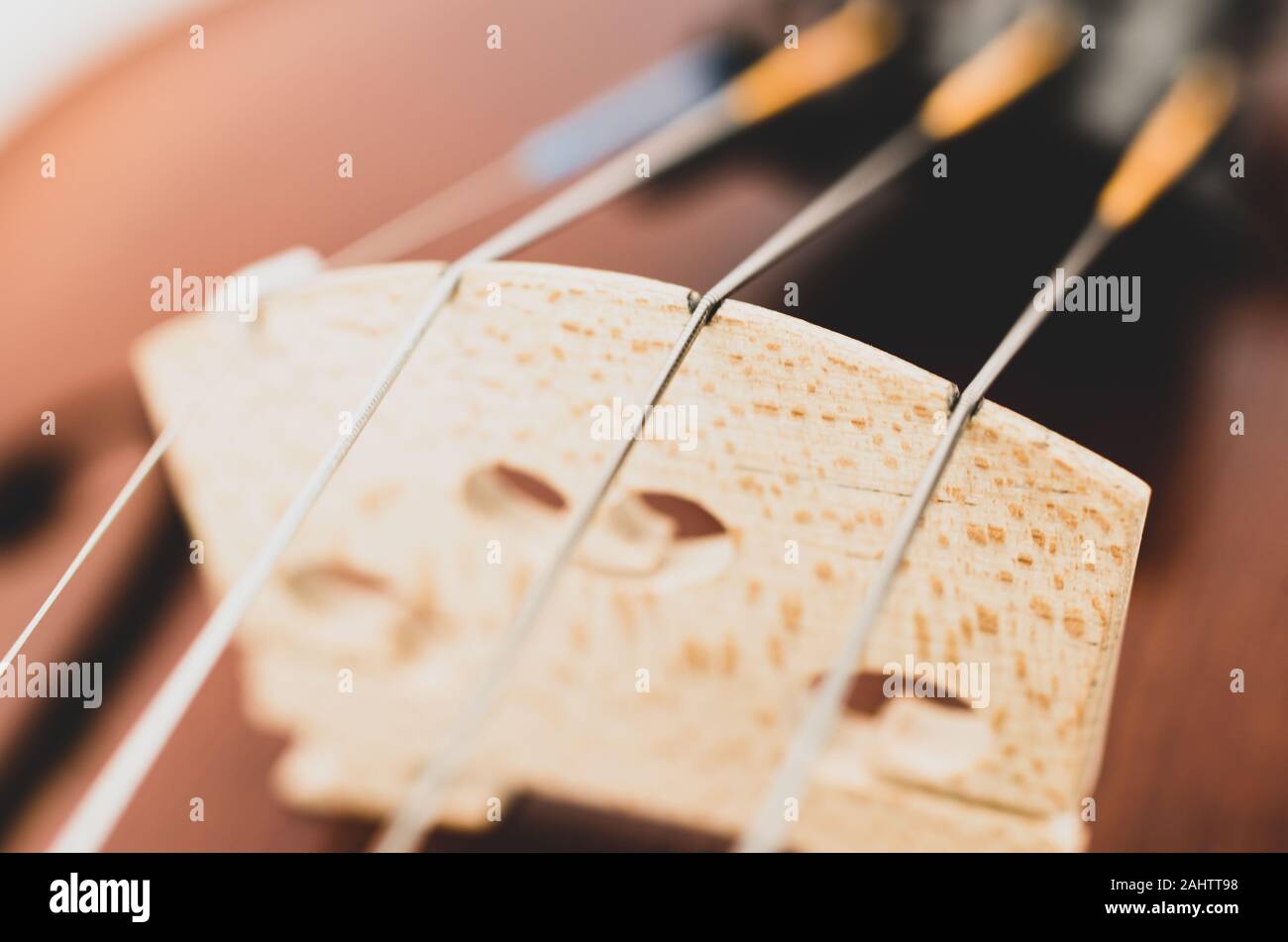 Violin tailpiece close up tailpiece hi-res stock photography and images ...