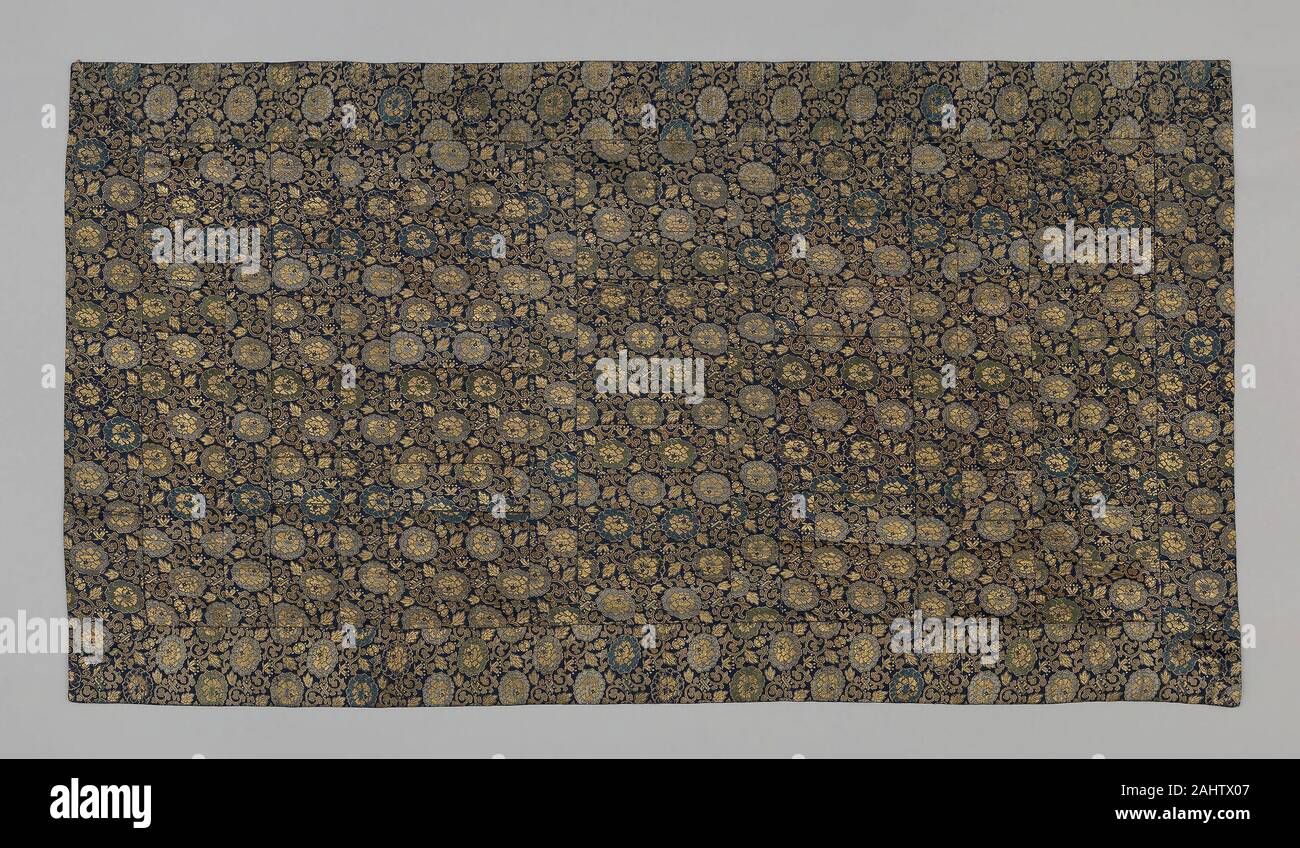 Satin silk and gilt paper hi-res stock photography and images - Alamy