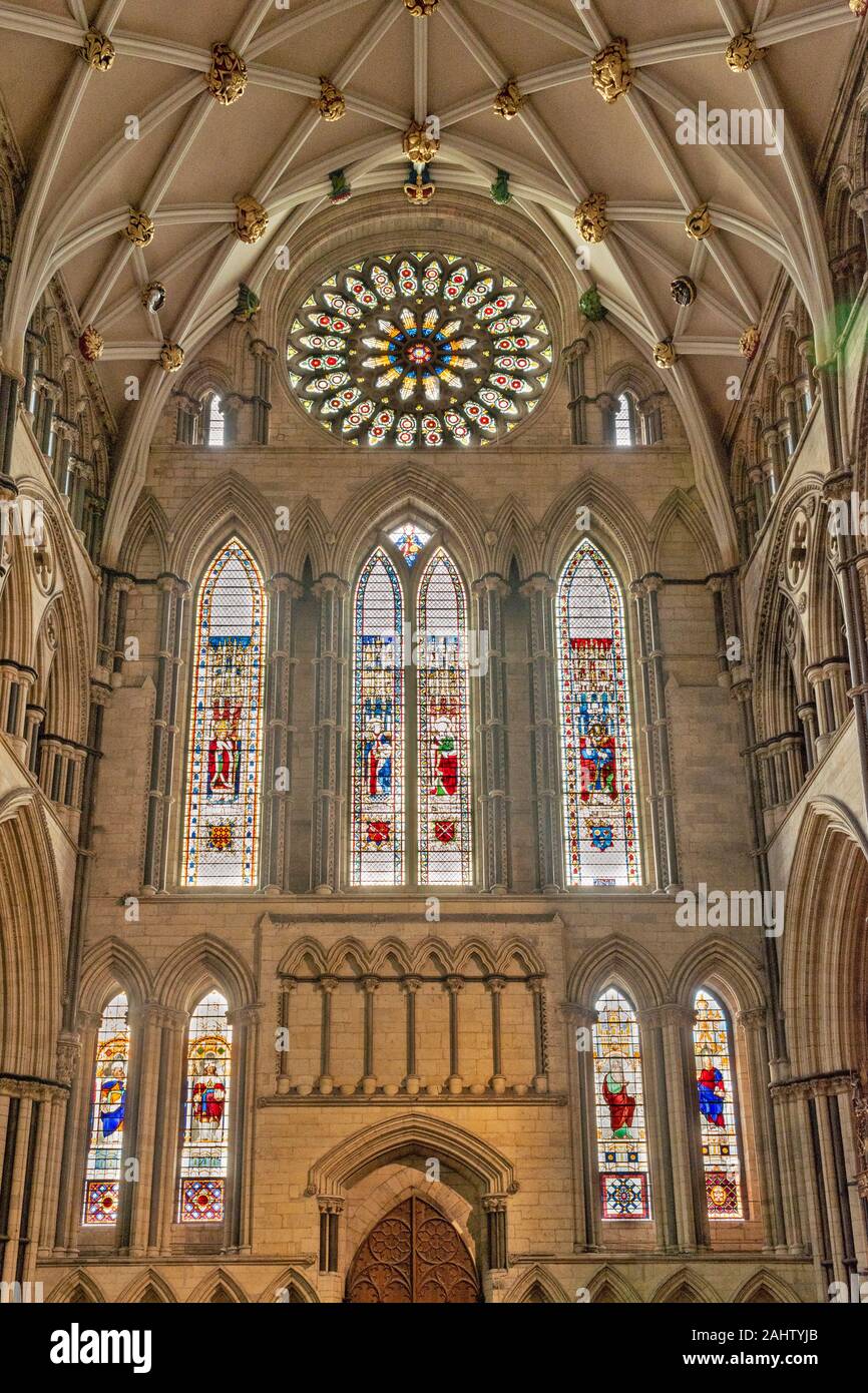 YORK CITY ENGLAND MINSTER INTERIOR THE SPECTACULAR STAINED GLASS ROSE ...