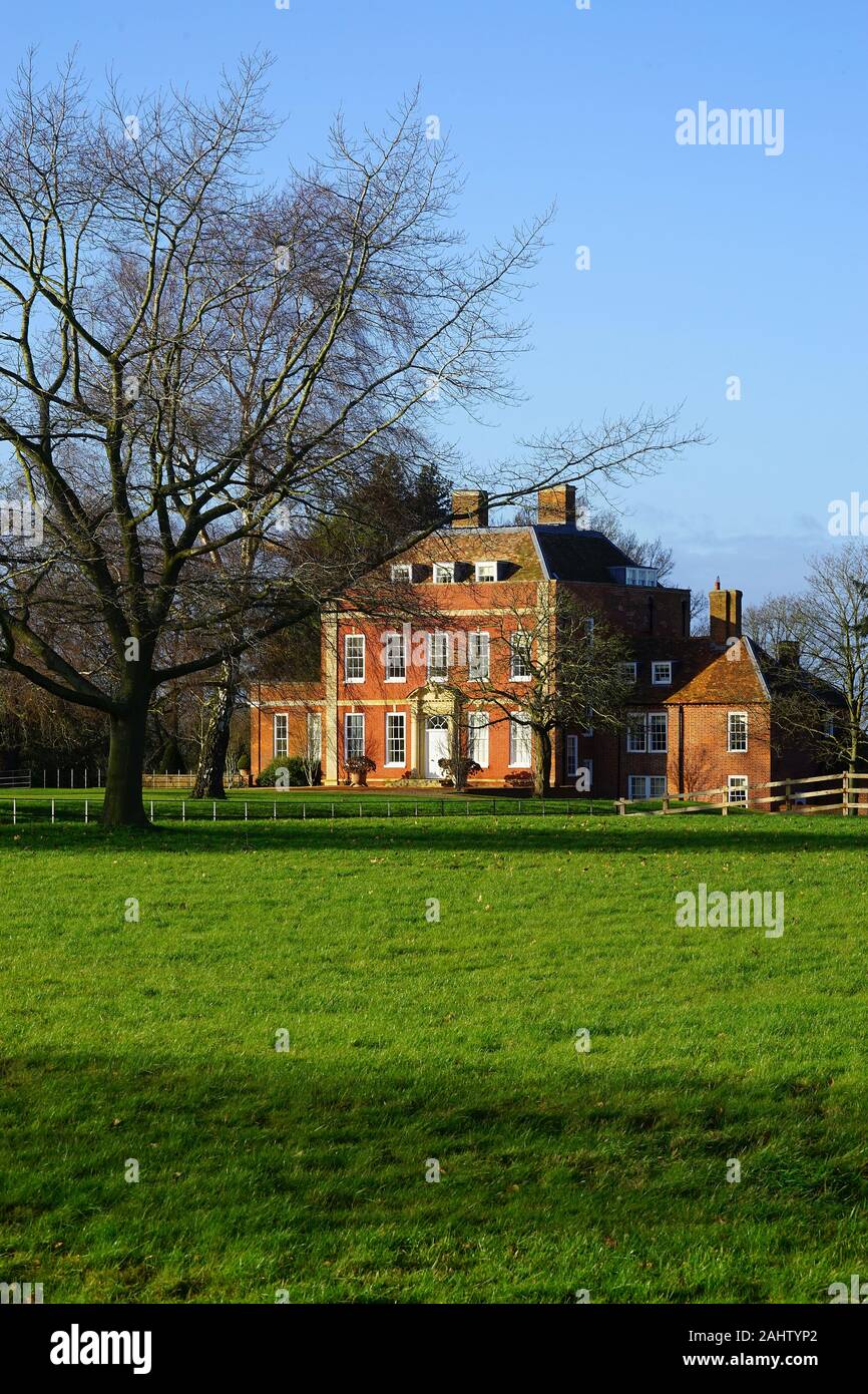 English queen anne country house hi-res stock photography and images ...