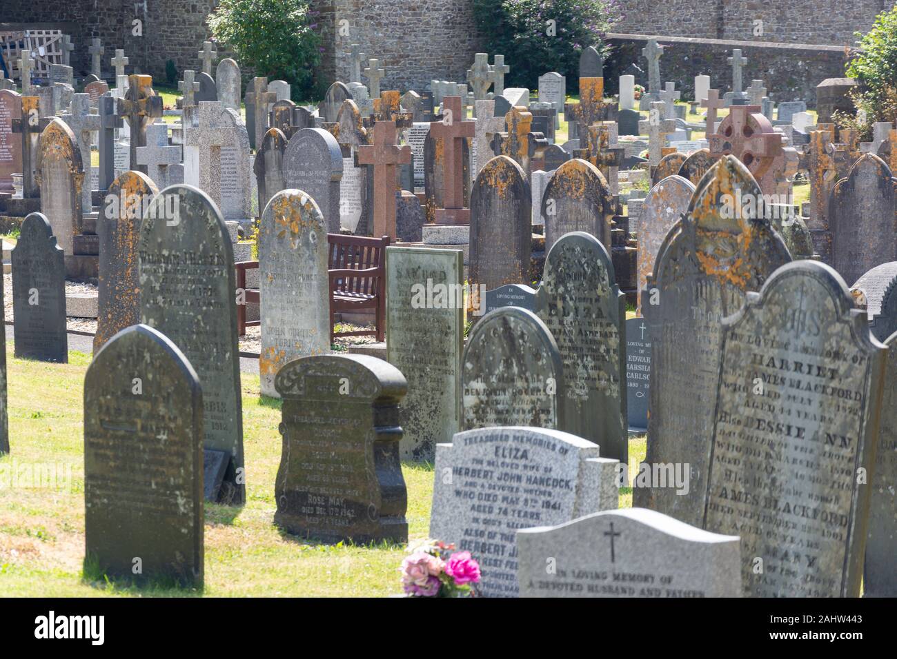 Churchyard in st margarets church hi-res stock photography and images ...