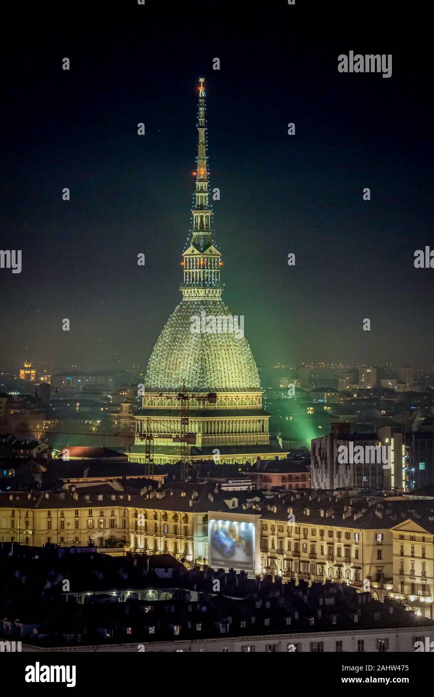 Scenic night cityscape of Turin with the Mole Antonelliana and Vittorio ...
