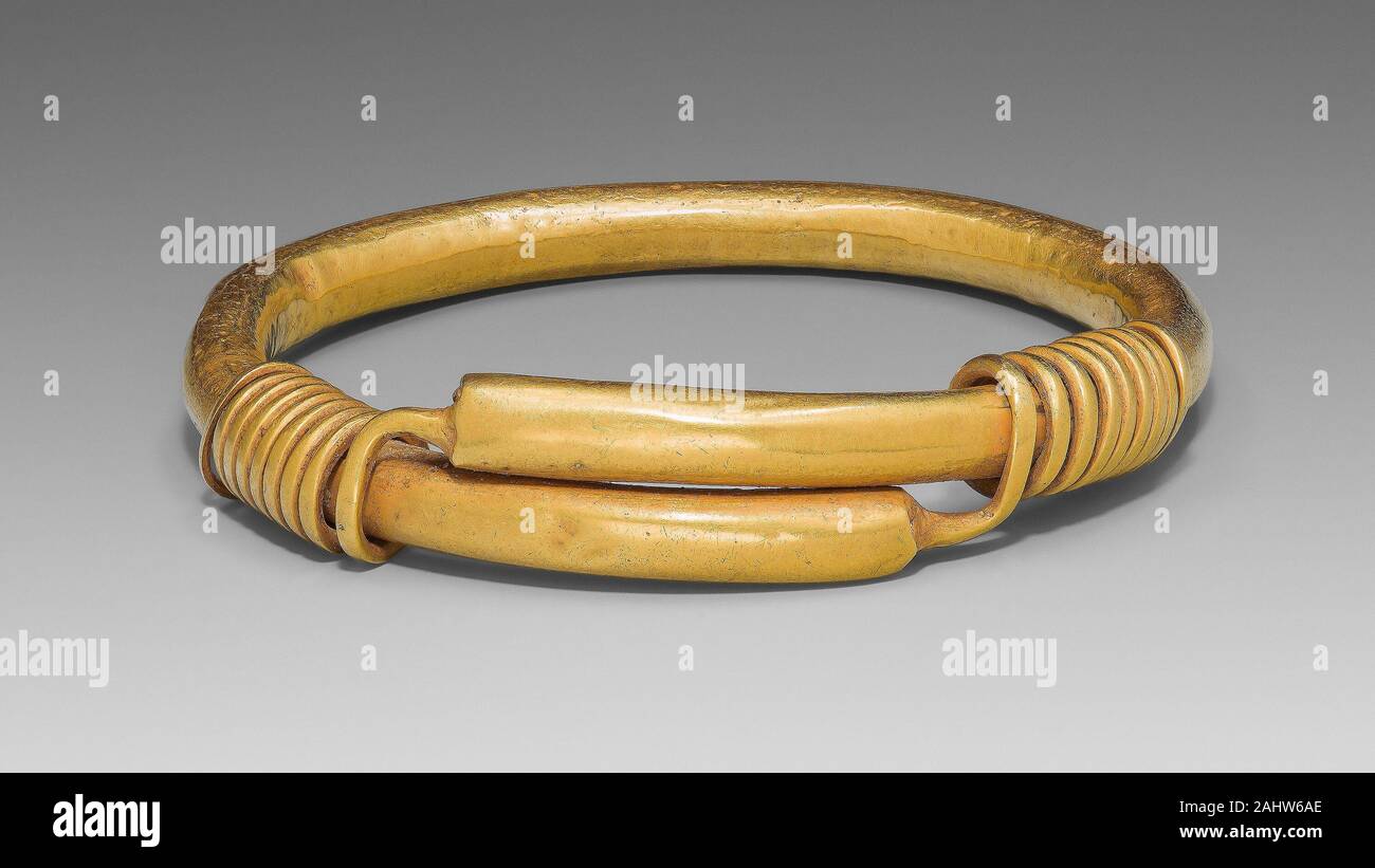 Ancient Roman. Bracelet. 1 AD–300 AD. Roman Empire. Gold Stock Photo - Alamy