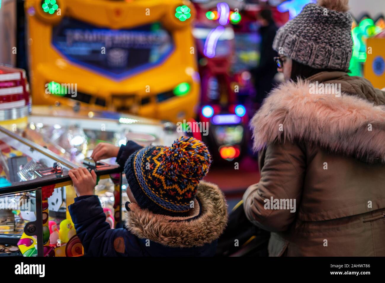 Child playing arcade game hi-res stock photography and images - Alamy