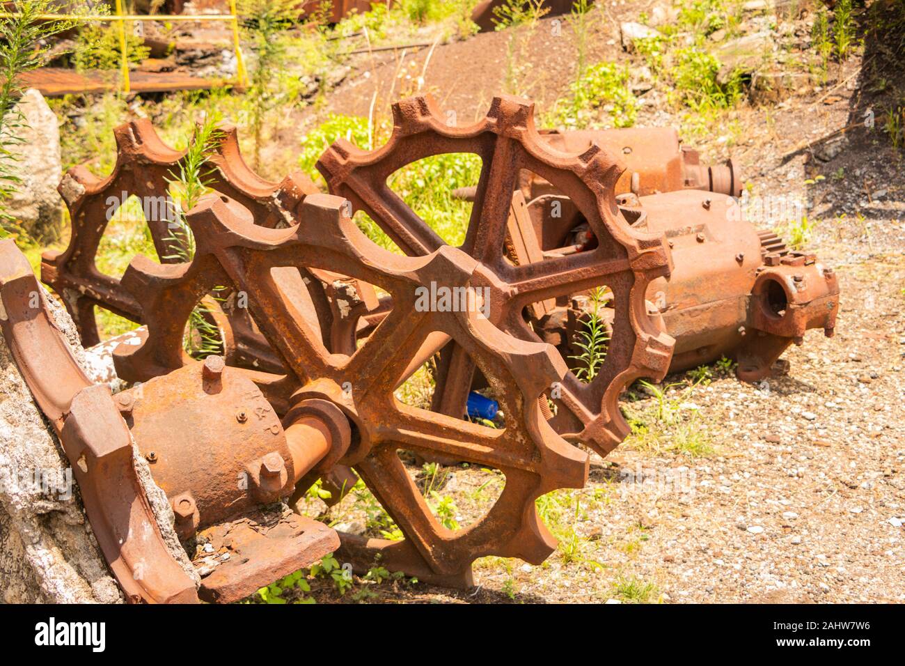 Cast iron pulleys hi-res stock photography and images - Alamy