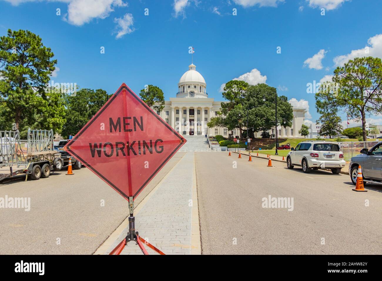 men working sign in front of State Capitol of Alabama, Montgomery Stock ...