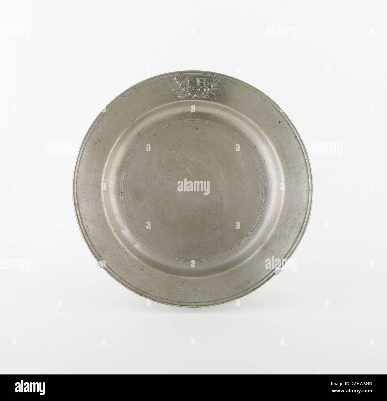 Antique pewter plate hi-res stock photography and images - Alamy