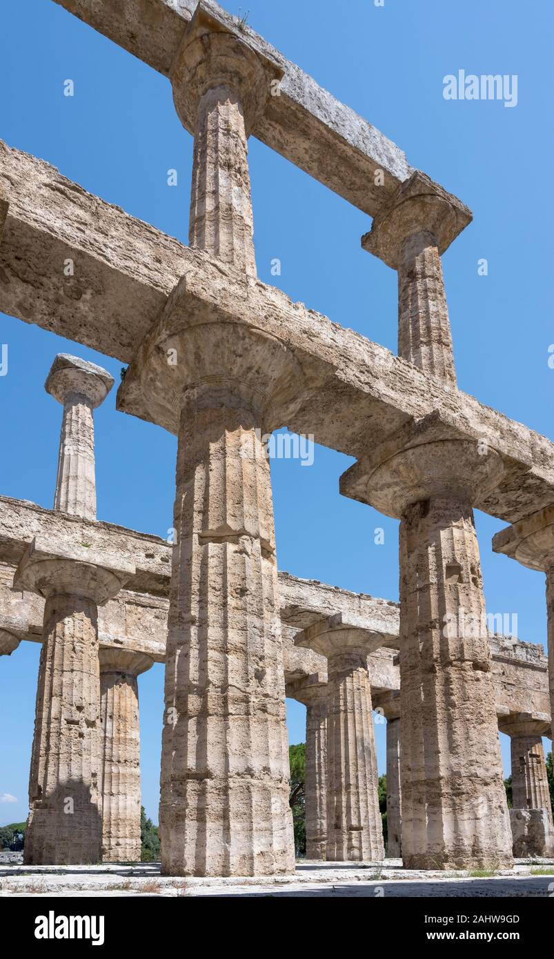 Vertical tall columns hi-res stock photography and images - Alamy