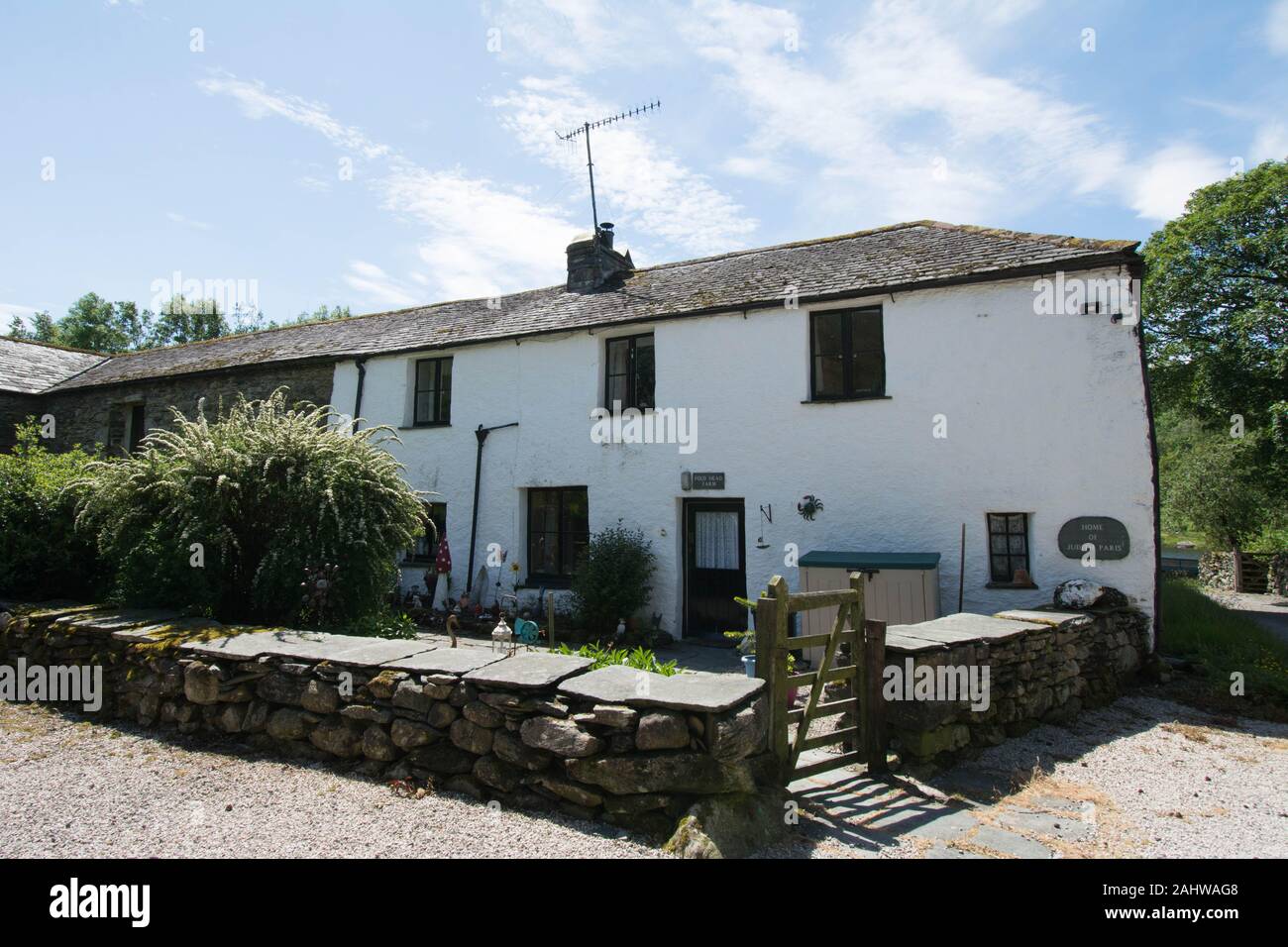 Lake district slate cottage roof hi-res stock photography and images ...
