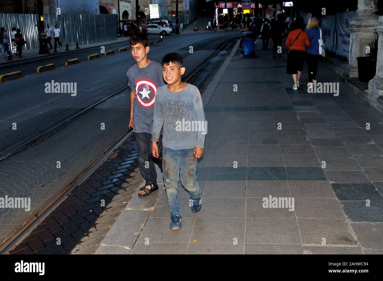 Homeless teen boy hi-res stock photography and images - Alamy