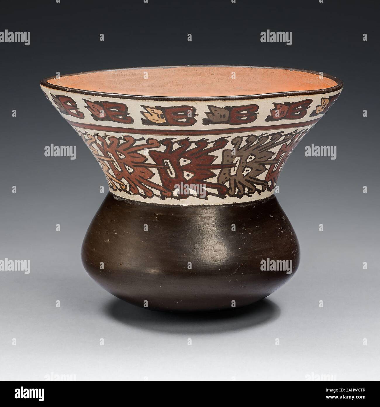 Ceramic tribal masks hi-res stock photography and images - Alamy