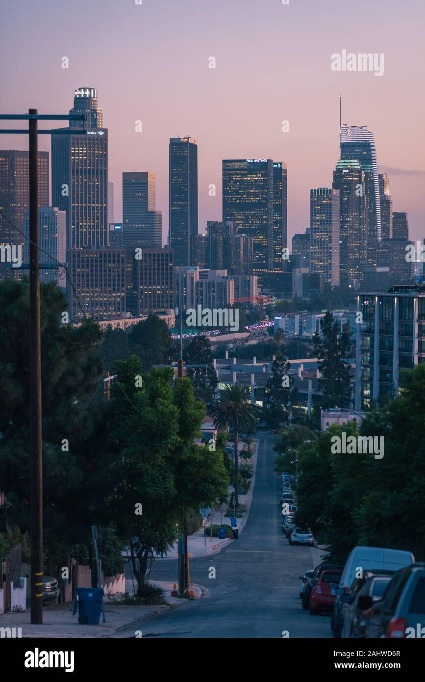 White Knoll Drive and the downtown Los Angeles skyline with sunset ...