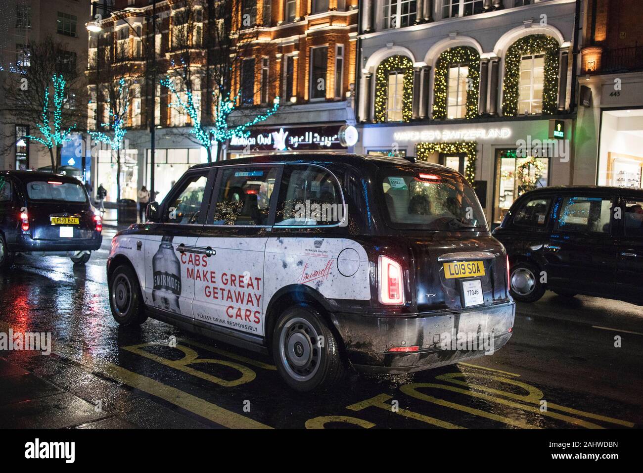 LONDON- December, 2019: Busy London street scene at Oxford Circus with ...