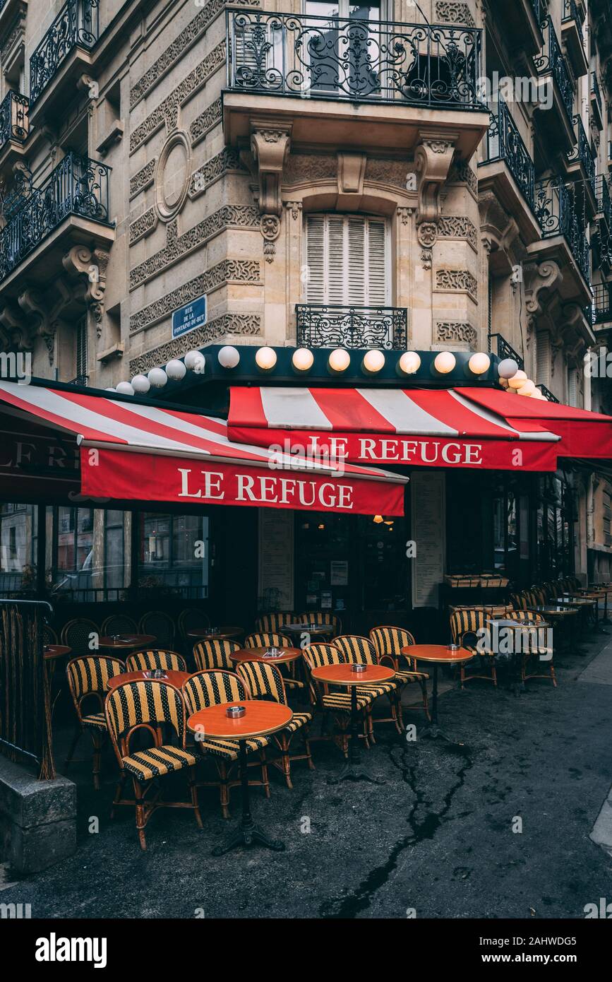 Le Refuge, in Montmartre, Paris, France Stock Photo - Alamy