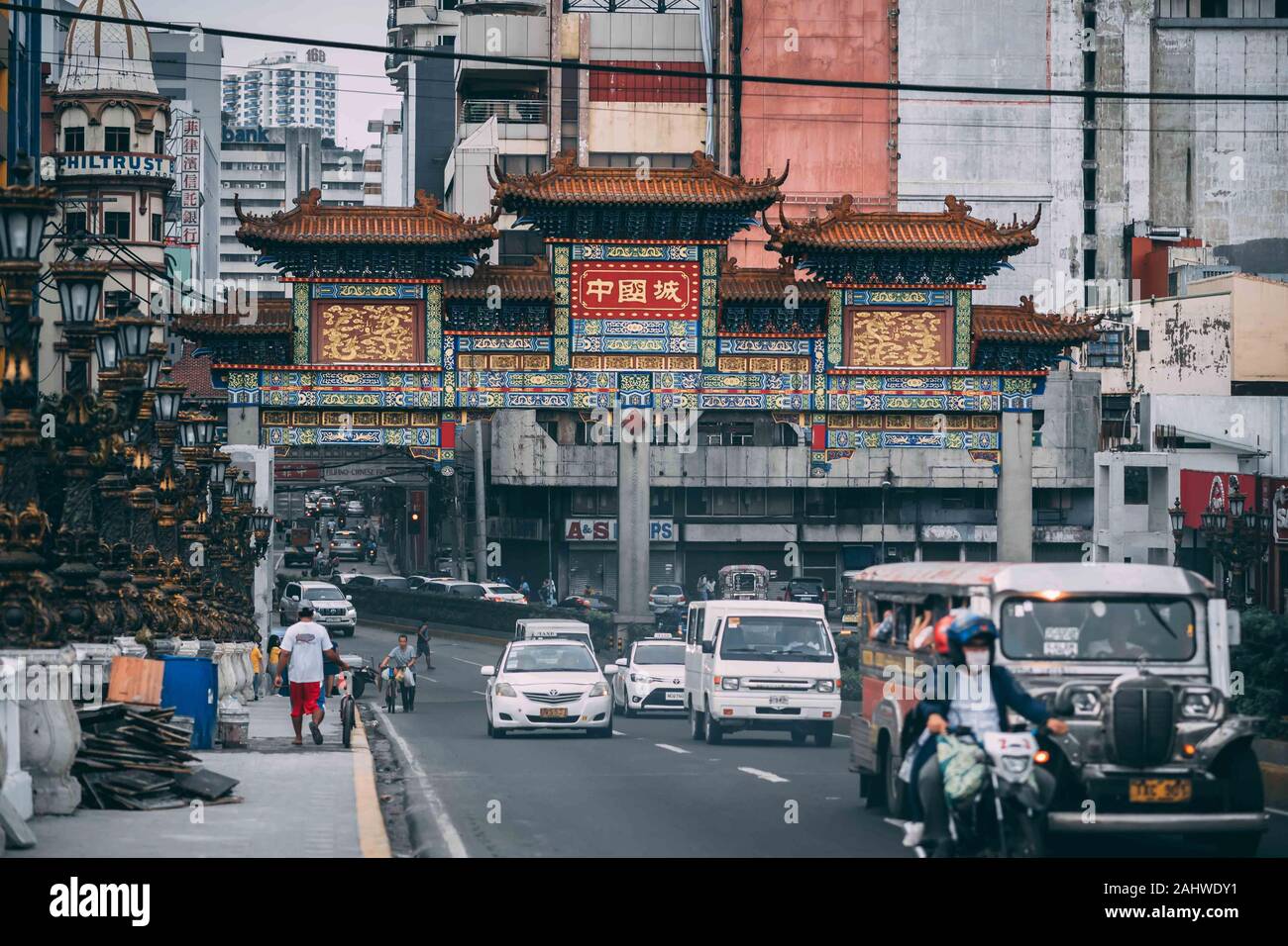 The Chinatown Arch, in Binondo, Manila, The Philippines Stock Photo - Alamy