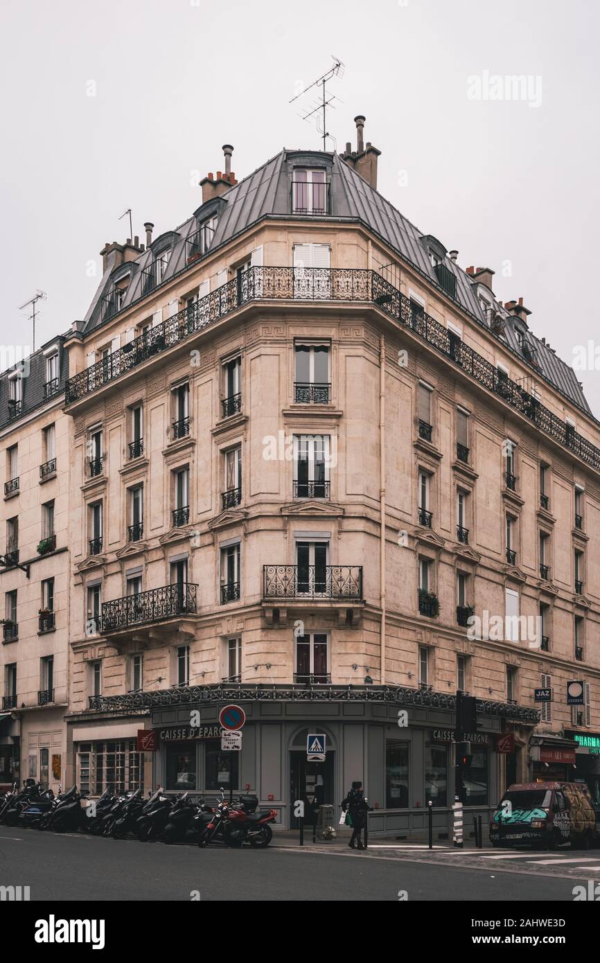A street scene in Paris, France Stock Photo - Alamy