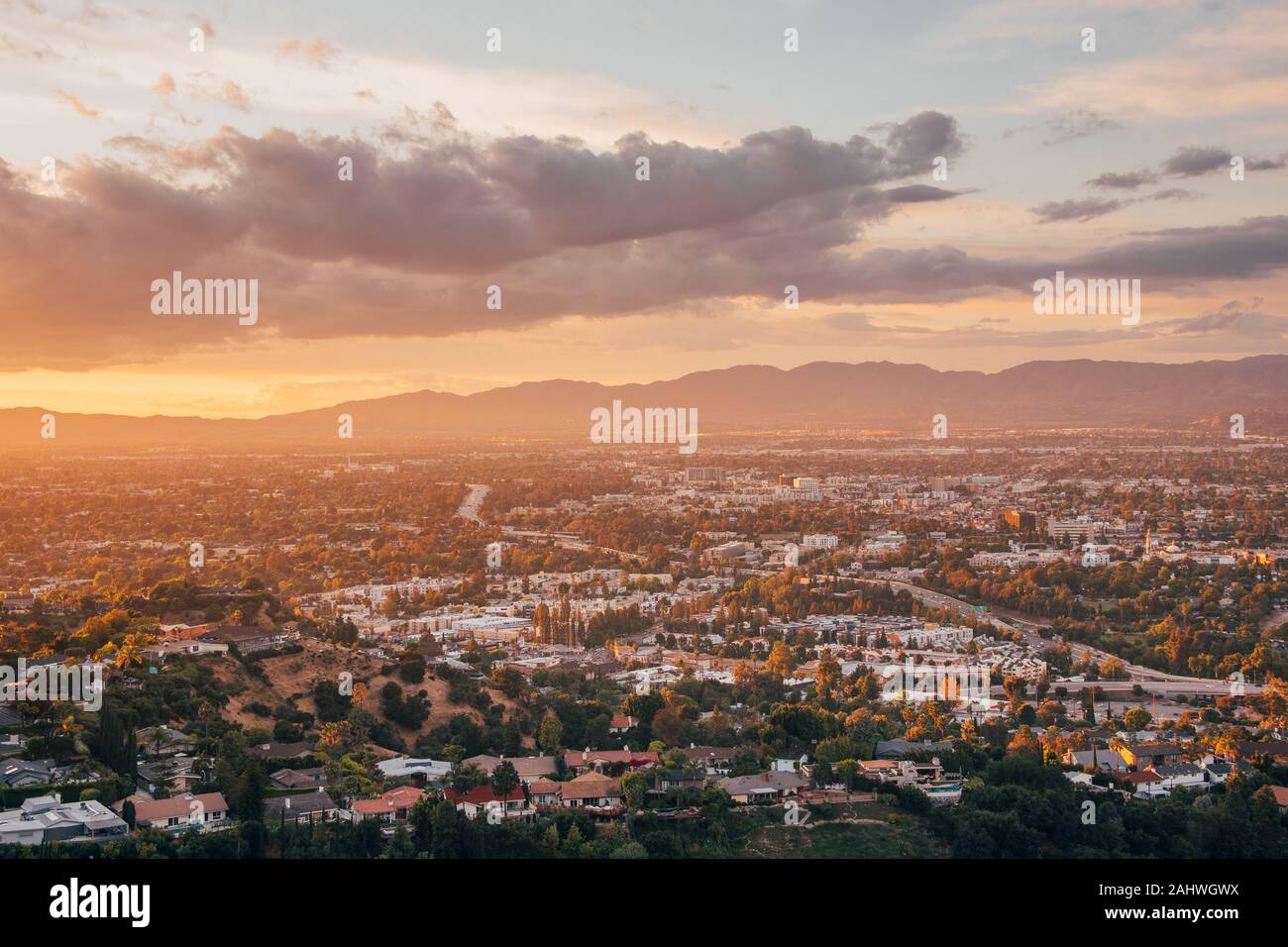 Sunset landscape view of the San Fernando Valley, from Mulholland Drive ...