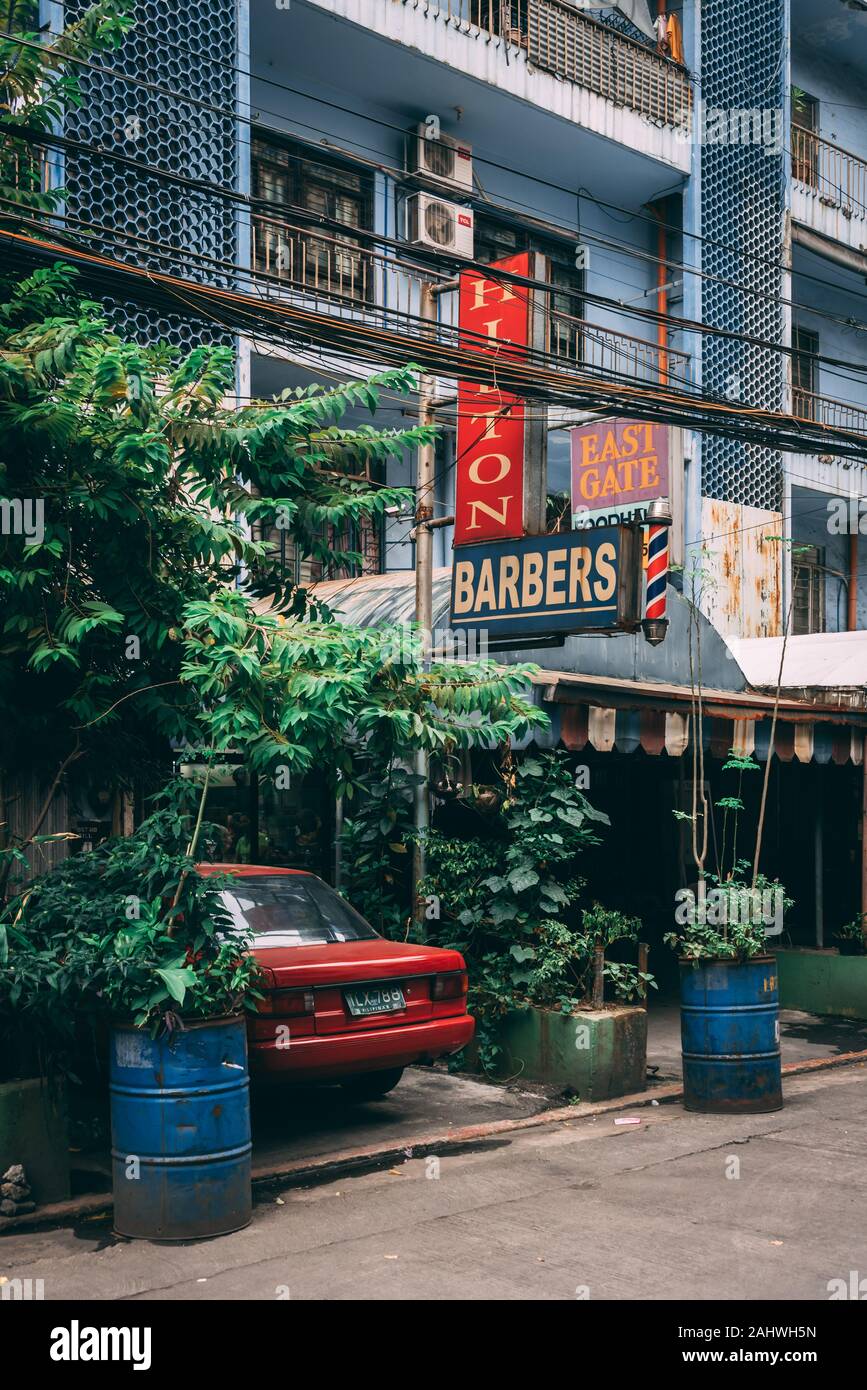 Barber shop in Binondo, Manila, The Philippines Stock Photo - Alamy