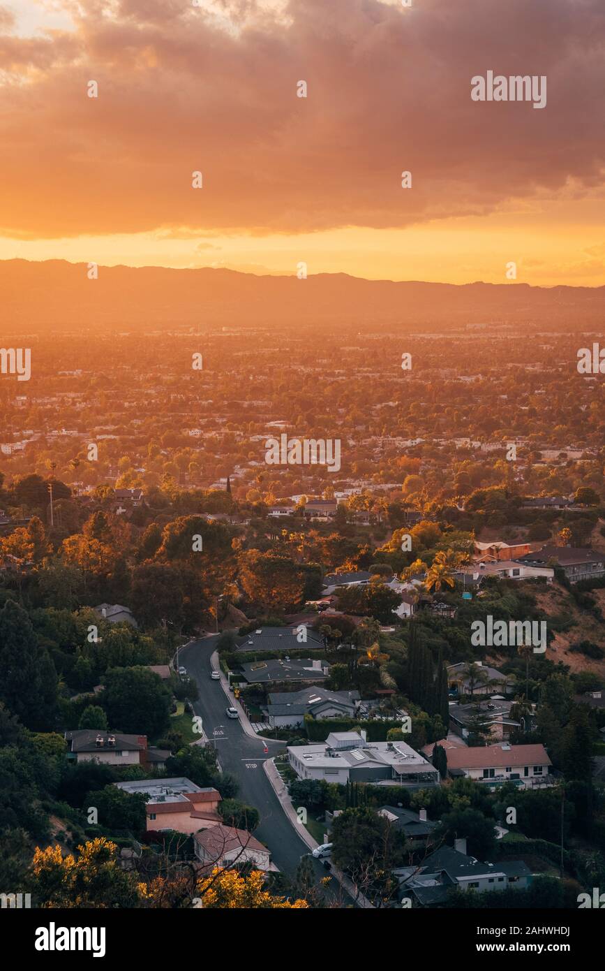 Sunset landscape view of the San Fernando Valley, from Mulholland Drive ...