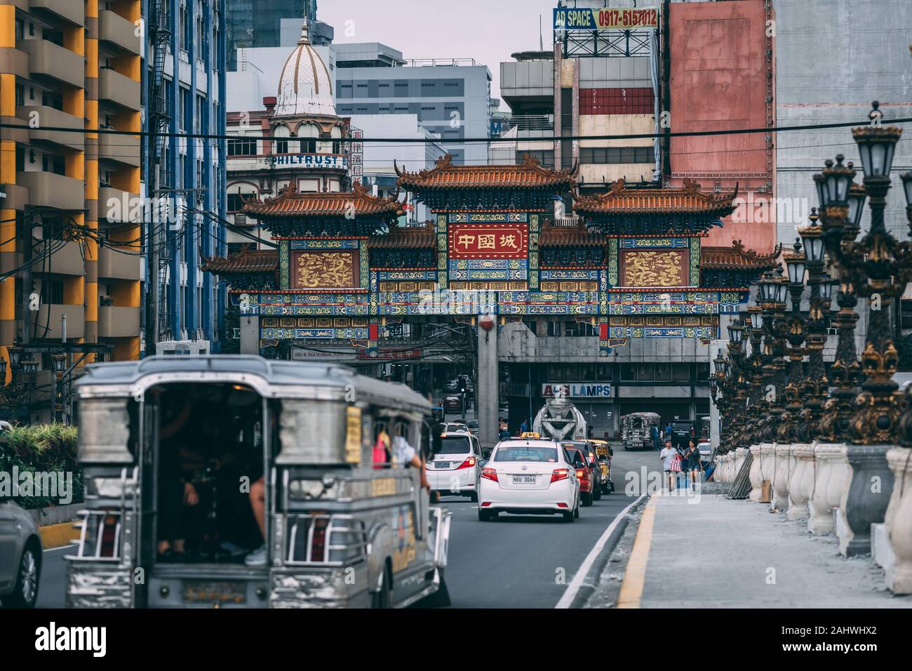 The Chinatown Arch, in Binondo, Manila, The Philippines Stock Photo - Alamy