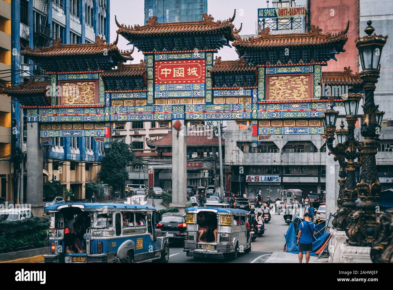 The Chinatown Arch and jeepneys, in Binondo, Manila, The Philippines ...